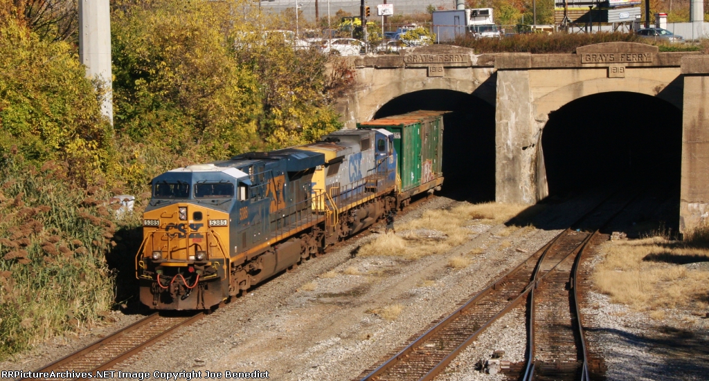 CSX 5385 on Q703